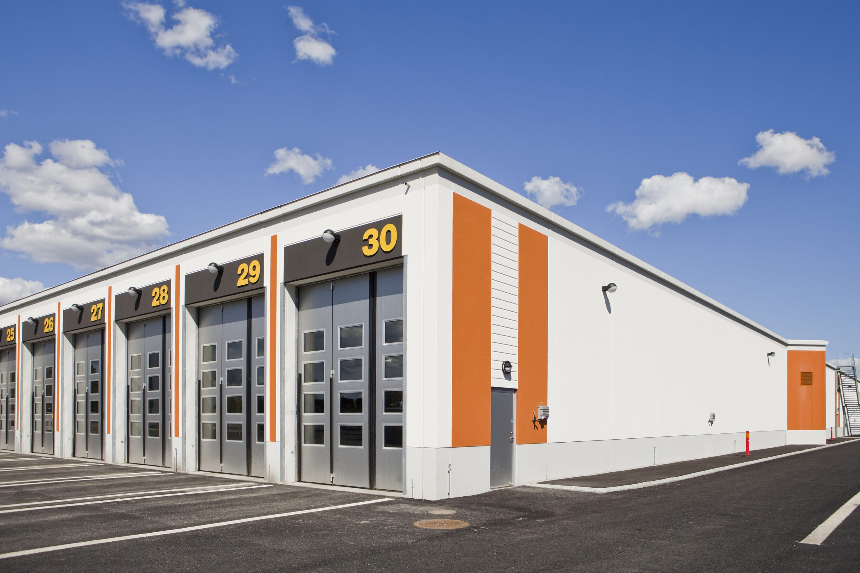 3 Signs to Paint Your Charlottesville Warehouse | CertaPro